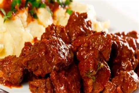 Picadinho de carne purê de batata prático e delicioso Receitas