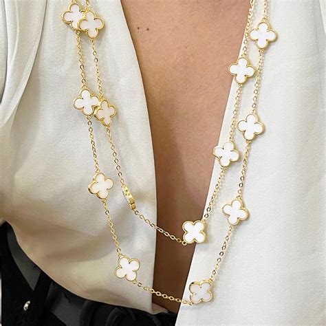 Colar Longo Trevo Branco Semijoia Ouro 18K Lomani Semijoias Atacado