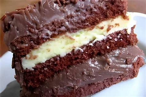 Massa De Bolo De Chocolate Deliciosa E Estruturada Para Rechear E