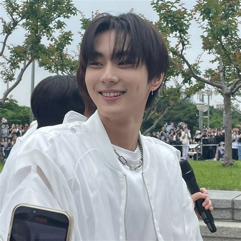 Jungwon Boyfriend Pictures Cutie Patootie Most Beautiful Man