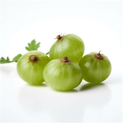 Um Cacho De Uvas Verdes Uma Folha Ao Lado Foto Premium