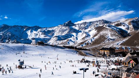Neve na América do Sul Saiba onde aproveitar o inverno perto do Brasil