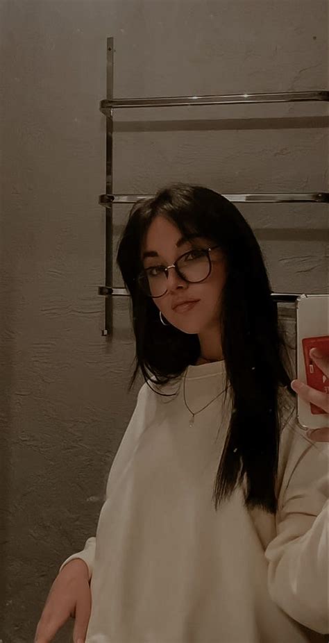 Big Glasses Girls With Black Hair White Girls Fashion Poses Fashion Outfits Glasses Frames