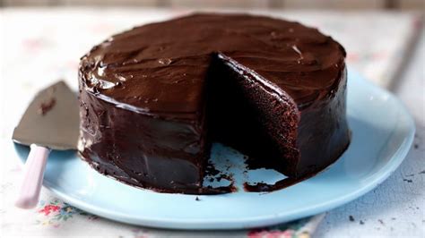 Bolo de chocolate água quente passo a passo completo