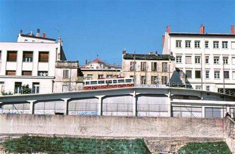 Photographes en Rhône Alpes Trolleybus ligne 6 rue des Tables