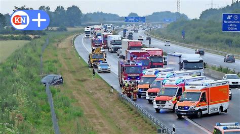 Unfall auf der A7 bei Neumünster durch Aquaplaning und Unwetter