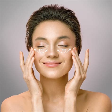 Relleno de Ojeras con Ácido Hialurónico Clinica Avaria