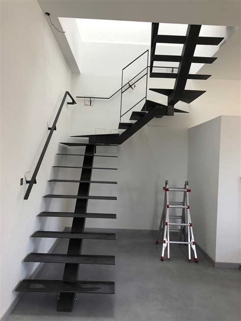 Escalier à limon central acier bois sur mesure Escaliers Jacoby