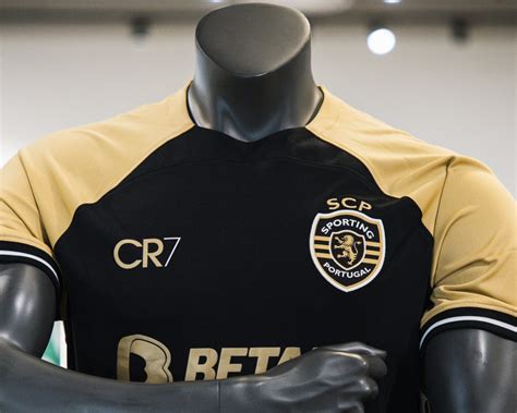 Cristiano Es Homenajeado En La Nueva Equipaci N Del Sporting De Portugal