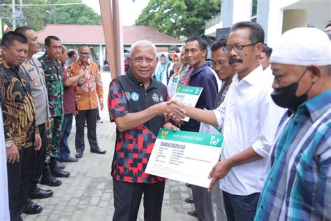 Bupati Dan Wakil Bupati Asahan Serahkan Bukti Kepesertaan BPJS PBI APBD
