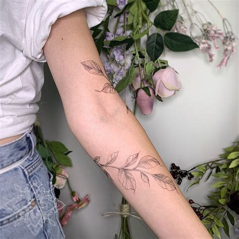 Exploring The Beauty Of Simple Leaf Tattoo Designs
