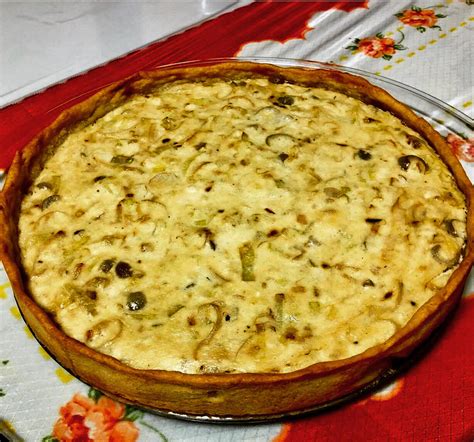 Quiche de alho poró cremosa para variar o cardápio