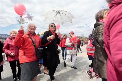 Dzień Solidarności Międzypokoleniowej Barwny korowód na ulicach