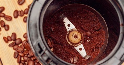 Aprende cómo hacer café en cafetera italiana en 4 pasos