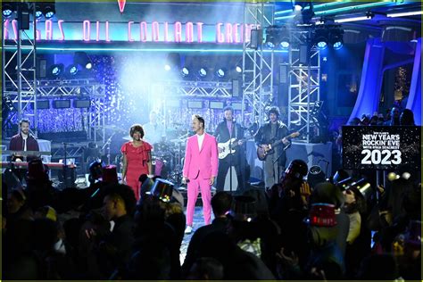 Dick Clark S New Year S Rockin Eve 2023 Full Performers Lineup