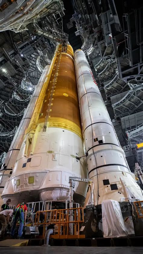 NASA fará hoje o roll out para plataforma de lançamento do foguete mais