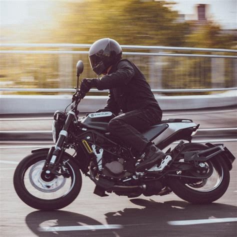 Husqvarna Svartpilen First Look Fast Facts