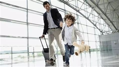 Estos son los requisitos que debe cumplir para viajar con niños fuera