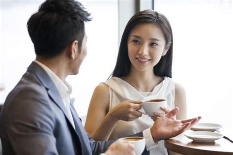 Đi họp lớp gặp lại người yêu cũ tôi hổ thẹn khi nghe cô ấy nói một câu