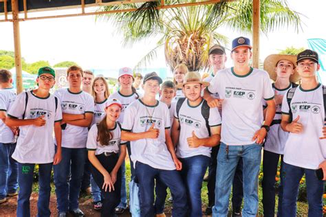 1 4 mil alunos dos Colégios Agrícolas e Florestais do Paraná visitam o