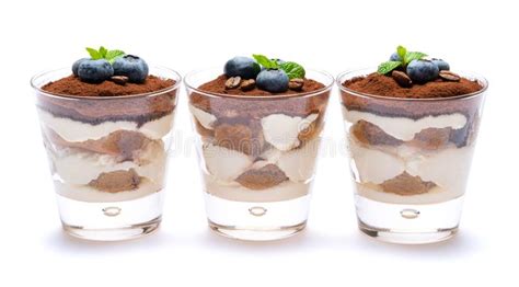Postre Cl Sico Del Tiramisu Con Los Ar Ndanos En Un Vidrio Aislado En