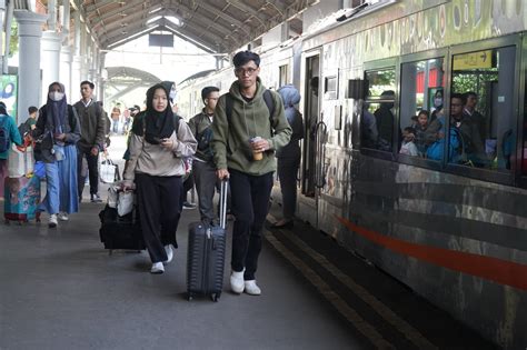 Jelang Masa Libur Sekolah Dan Idul Adha 2023 Penumpang KA Dari Daop 8