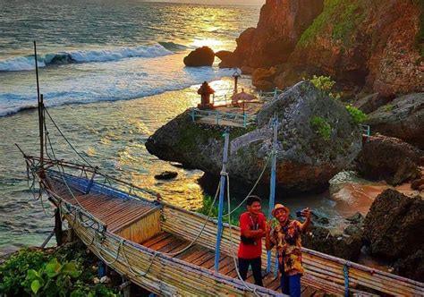 Pantai Ngobaran Harga Tiket Foto Lokasi Fasilitas Dan Spot