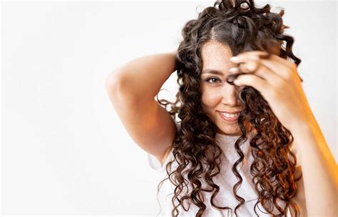 Método Curly Girl qué es y cómo conseguir unos rizos perfectos