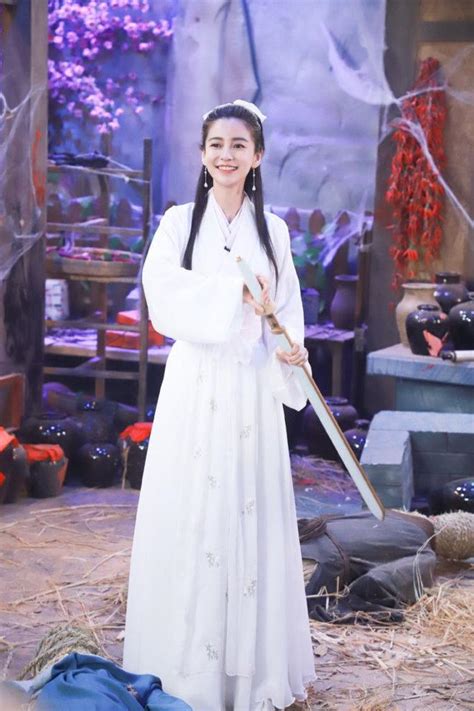 杨颖版小龙女造型曝光 白衣飘飘英气十足 新浪图片