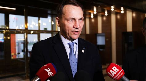 Będziemy się naradzać Radosław Sikorski o incydencie z rosyjską