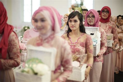 Macam Macam Barang Hantaran Pernikahan Cek Di Sini Blibli Friends