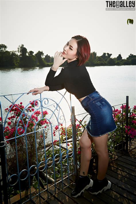 The Black Alley Ellie Photo Set Beauty