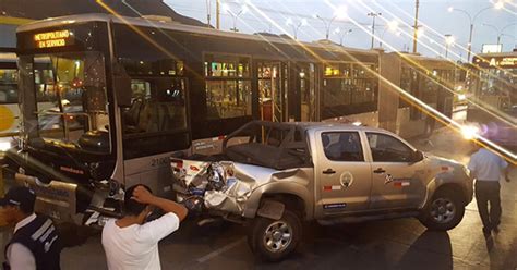 Metropolitano Accidente Entre Bus Del Corredor Y Camioneta Provoca