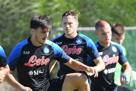 FOTO Allenamento Napoli Gli Azzurri Si Preparano Ai Rangers Tanta