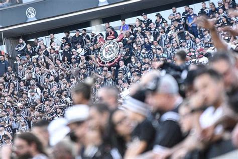 Corinthians pode perder pontos por cânticos homofóbicos