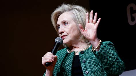 Hillary Clinton Says Dianne Feinstein Should Not Resign The New York