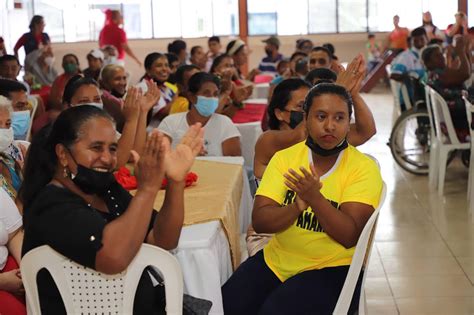 Personas Que Integran Dos Proyectos Sociales Fueron Agasajadas En