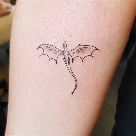 44 Elegant Dragon Tattoos For Women With Meaning Artofit