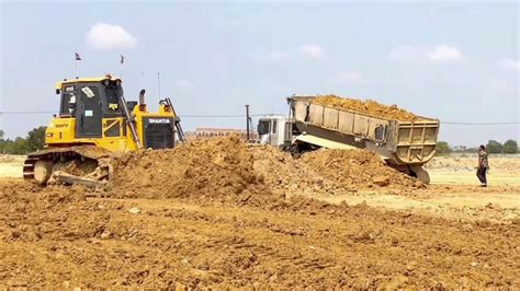 Long Distance Pushing Wet Dirt By Shantui Bulldozer Filling Huge Pond