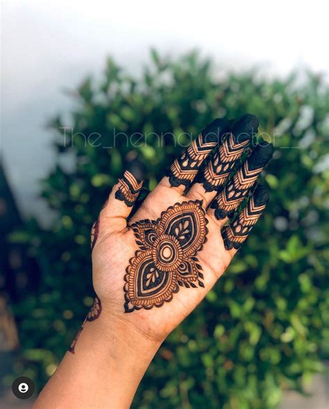 50 Gorgeous And Simple Henna Designs For The Minimalist Mehndi