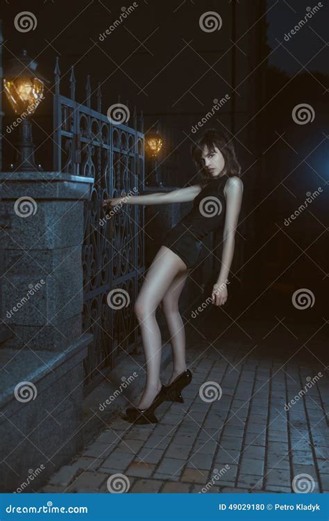 Fille ivre photo stock Image du seul modèle ivre flirter 49029180