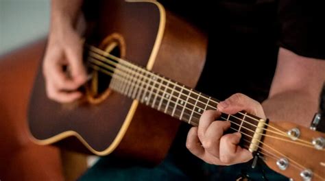 Quién inventó la guitarra El Comercio