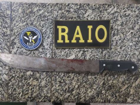 Mulher é presa em flagrante suspeita de tentar matar o próprio pai