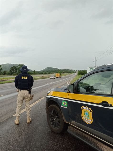 PRF prende homem por porte ilegal de arma de fogo em Araguaína TO