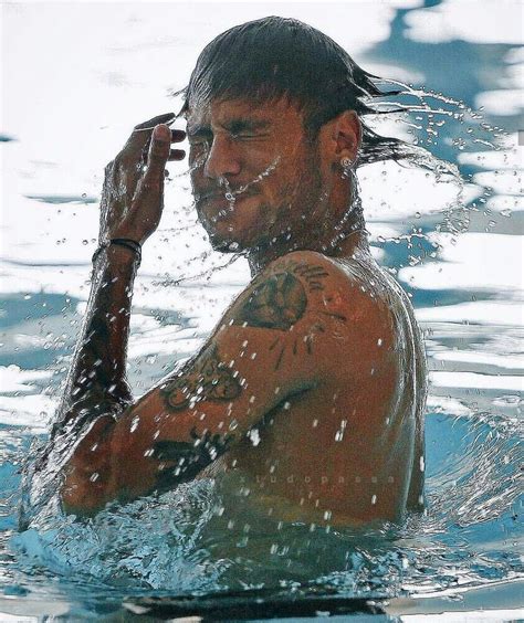 Pin von Cássia Tostes auf Neymar Jr Fussball Neymar Romantische