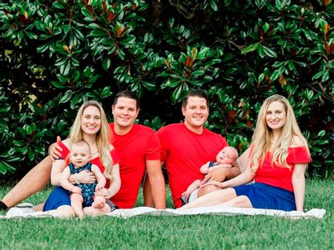 Como Mirarse Al Espejo Parejas De Gemelos Se Casan Y Tienen Hijos