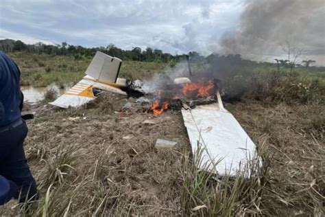 VÍDEO Avião cai e deixa um morto e seis feridos no Acre