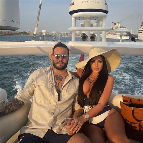 Laura Lempika et Nikola mariés une vidéo de la cérémonie dévoilée