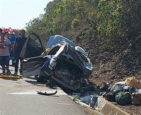 Mulher morre e quatro pessoas ficam feridas após grave acidente na BR