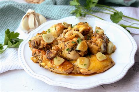 Alitas de pollo al ajillo un clásico para disfrutar con las manos